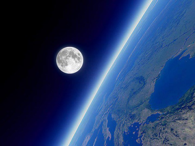 Stunning photo of the Earth’s skyline and the Moon, as seen from space ...